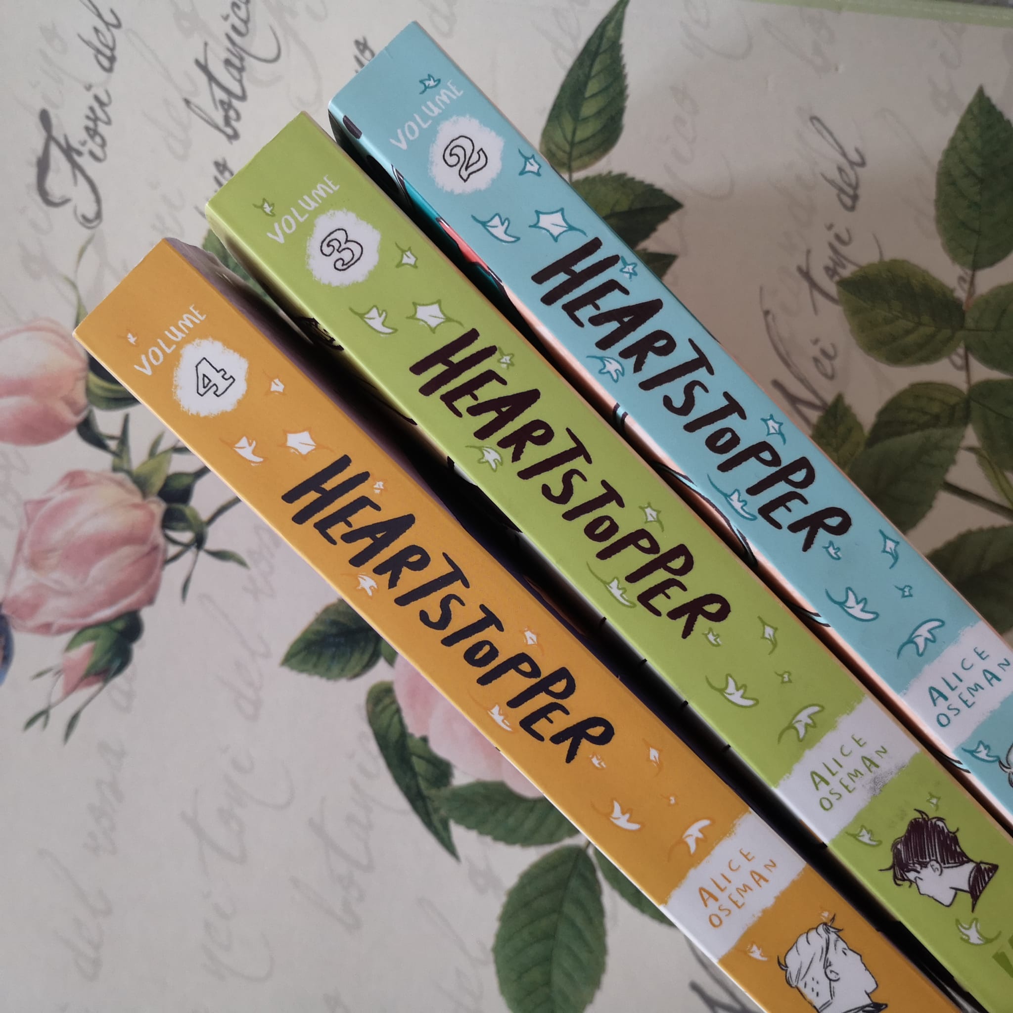 [Review] Heartstopper Vol. 2/3/4 by Alice Oseman